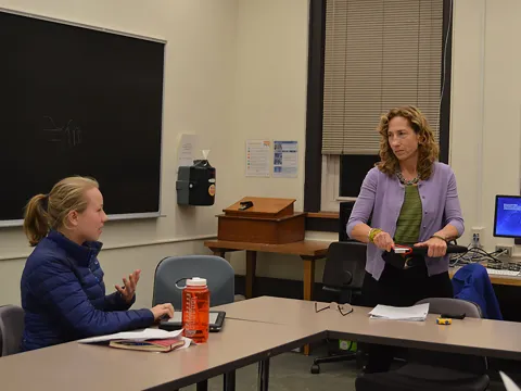 Teaching Critical Thinking: Smith’s New Journalism Class